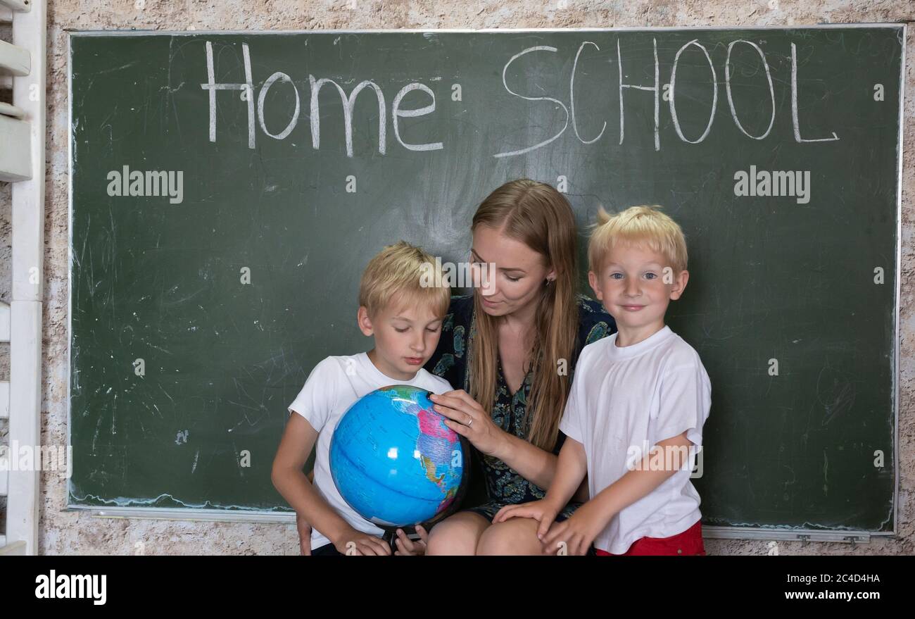 Map of the world for kids hi-res stock photography and images - Alamy