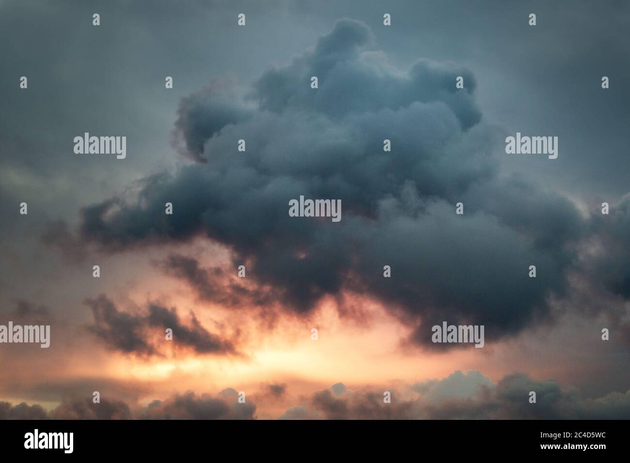Fire cloud hi-res stock photography and images - Alamy