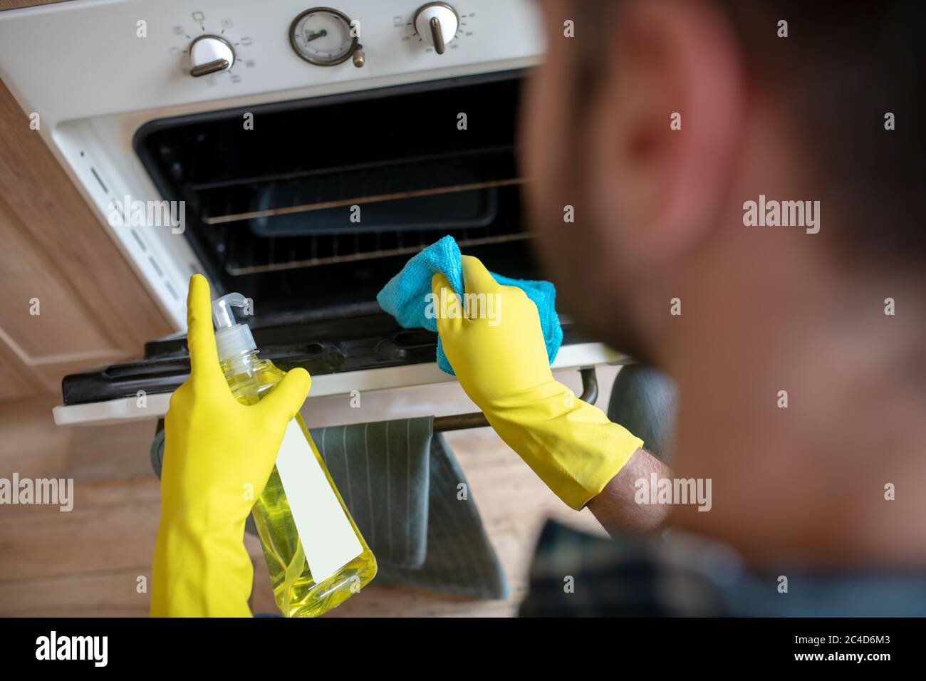 Man cleaning oven in kitchen hi-res stock photography and images - Alamy