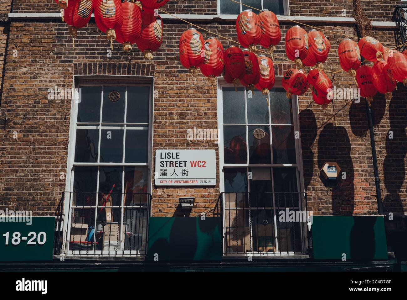 Bilingual sign chinese mandarin hi-res stock photography and images - Alamy