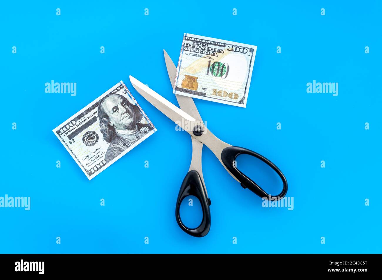 Scissors cutting dollar sign hi-res stock photography and images - Alamy