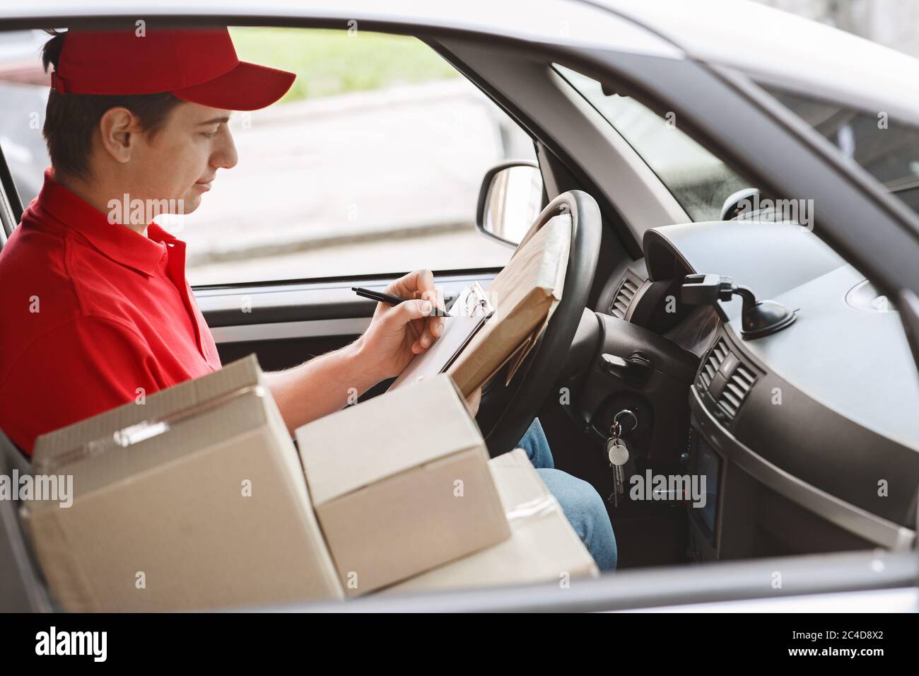Modern home delivery service hi-res stock photography and images - Alamy