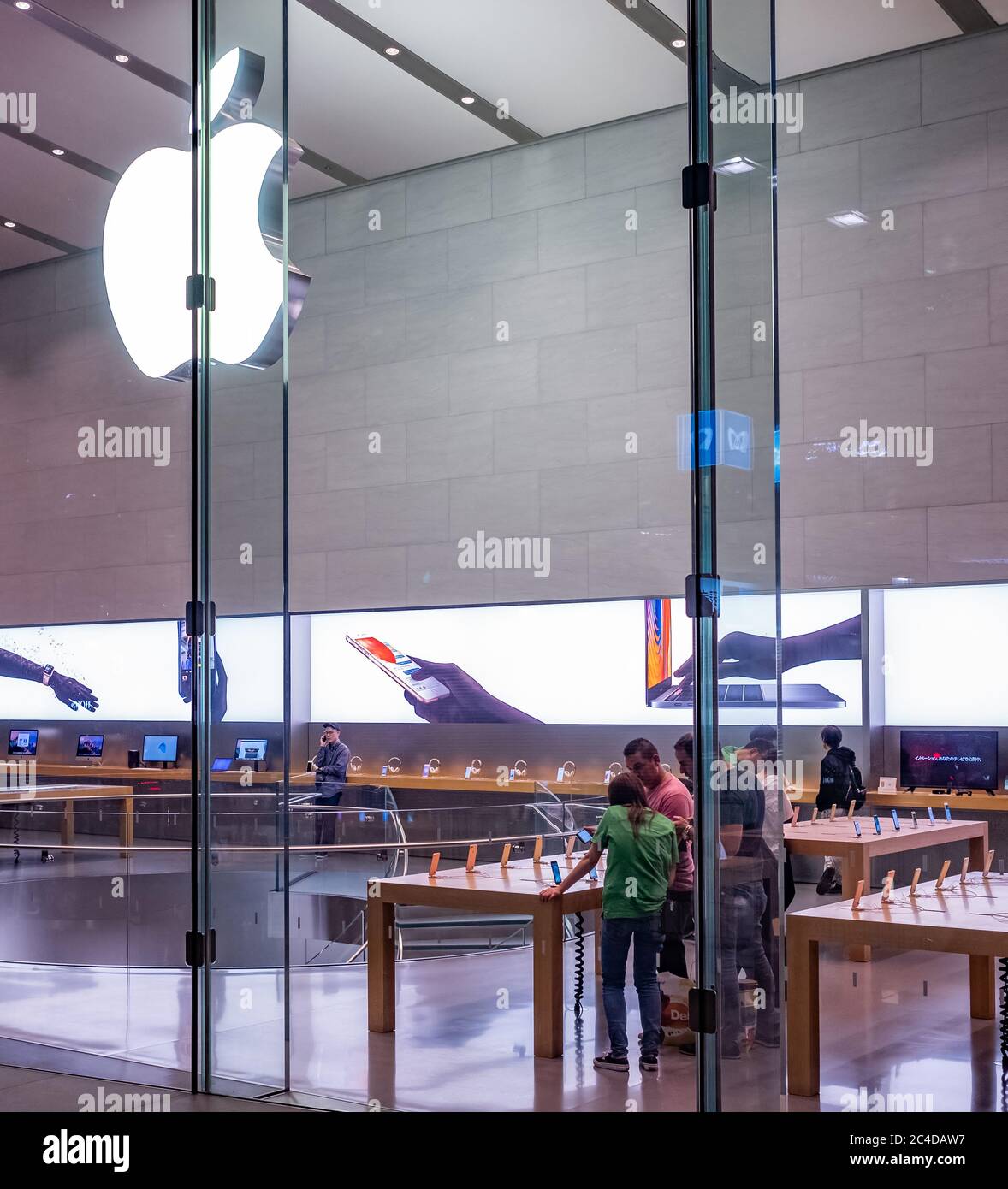 Apple store front in Omotesando Street at night, Tokyo, Japan Stock ...