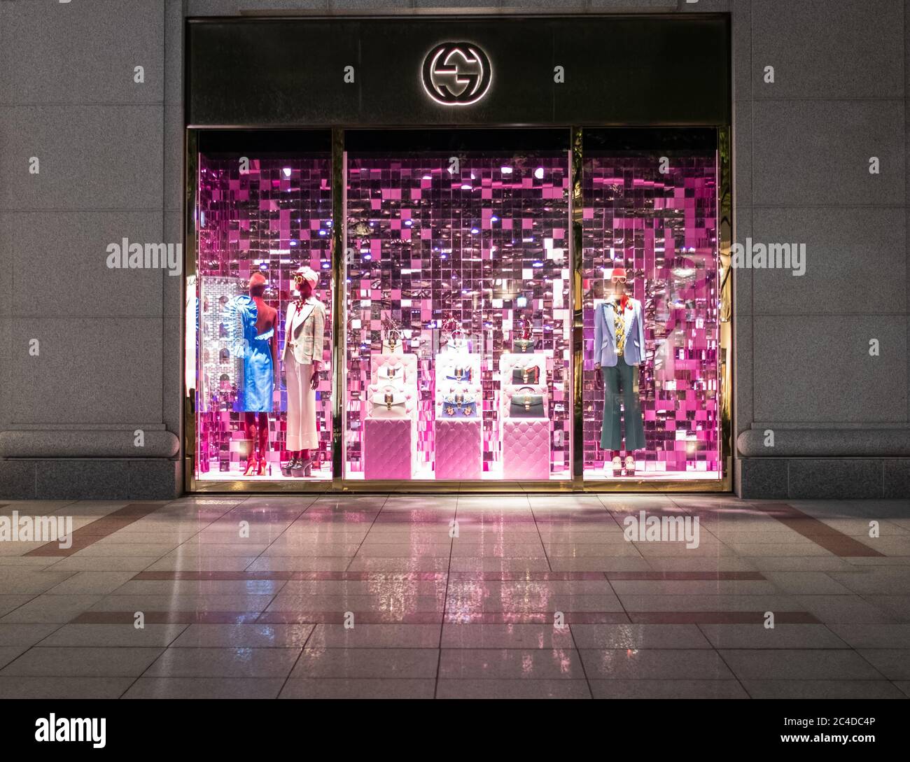 Gucci shop front logo sign hi-res stock photography and images - Alamy
