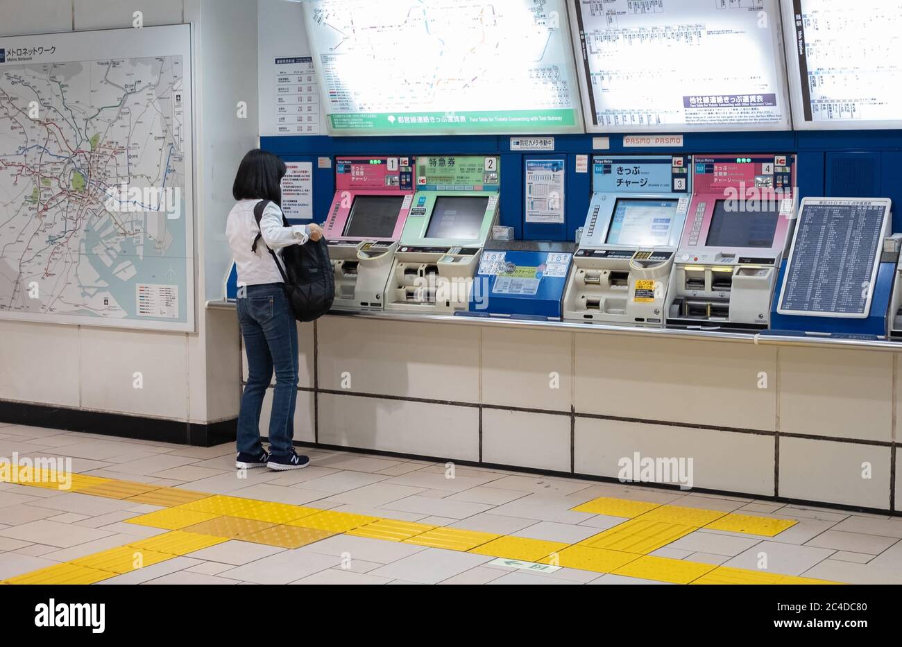 Tokyo metro ticket machine hi-res stock photography and images - Alamy