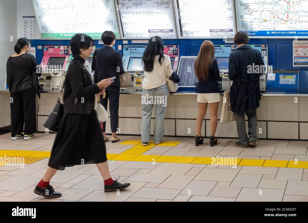 Japan electric vehicles traffic hi-res stock photography and images - Alamy