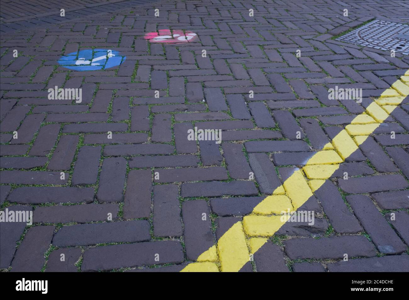 Pedestrians keep right sign hi-res stock photography and images - Alamy