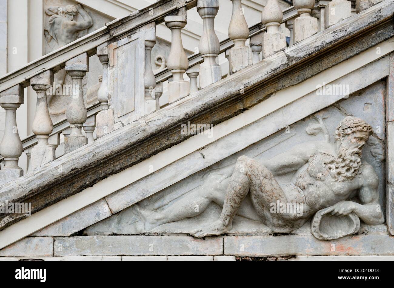 Castle govone hi-res stock photography and images - Alamy