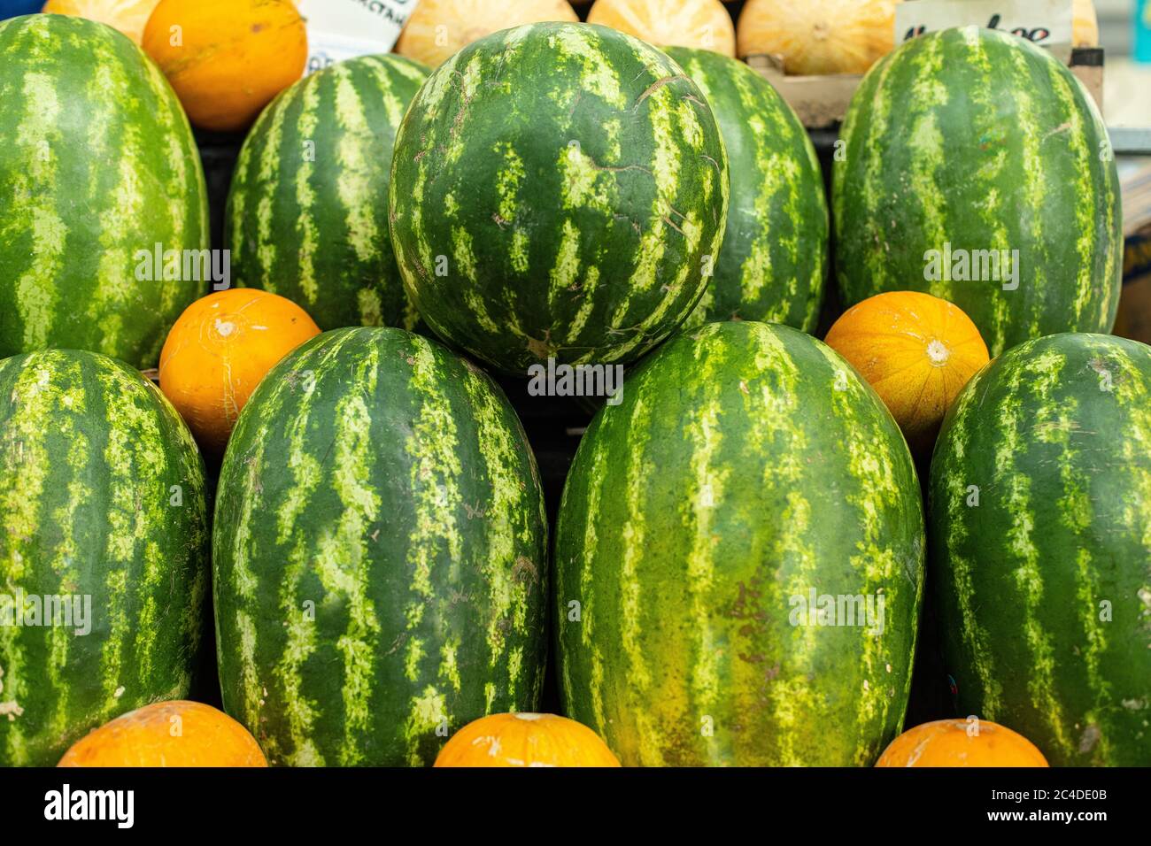 Stacked rows of fresh fruit in the market Stock Photo - Alamy