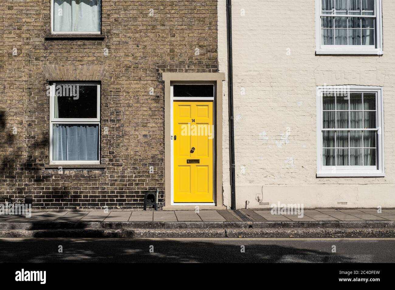 Yellow brick victorian terrace house hi-res stock photography and ...