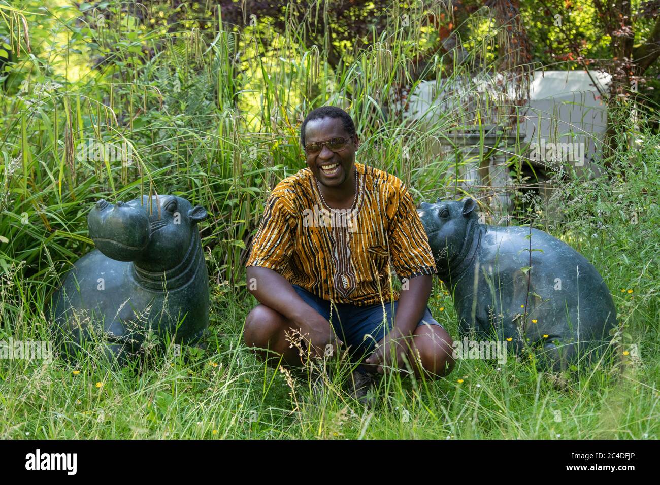 Zimbabwe artists hi-res stock photography and images - Alamy
