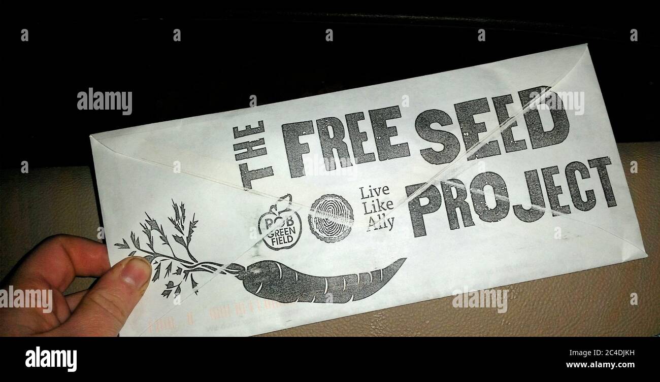 Hand holding seed packet hi-res stock photography and images - Alamy