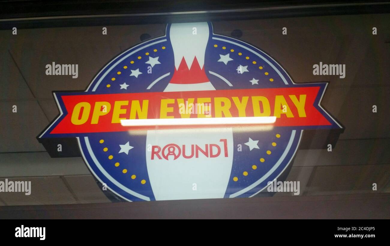 Open bowling hi-res stock photography and images - Alamy