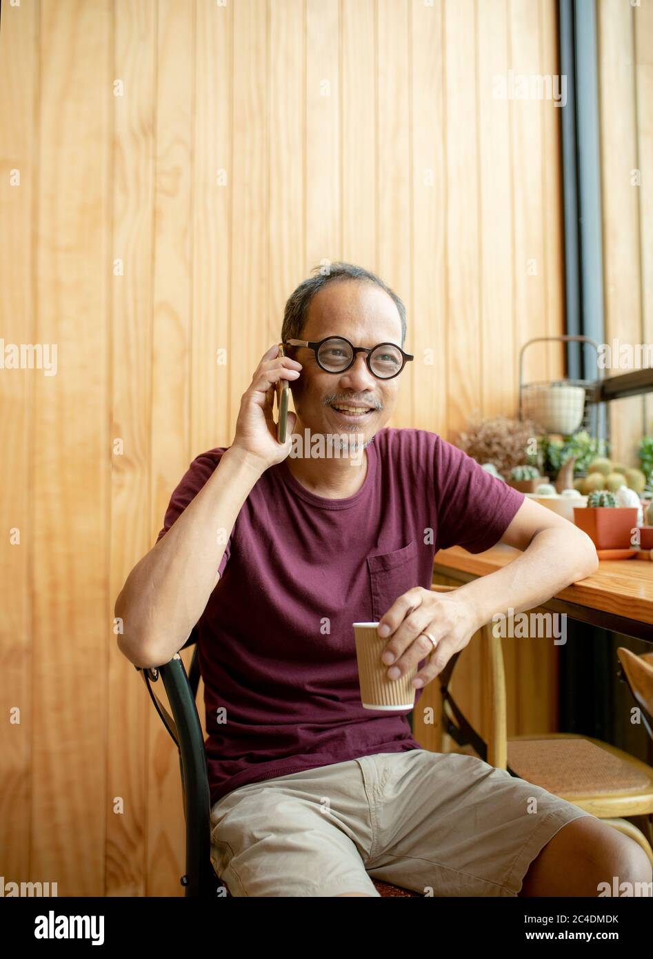 Left hand drinking cup hi-res stock photography and images - Alamy