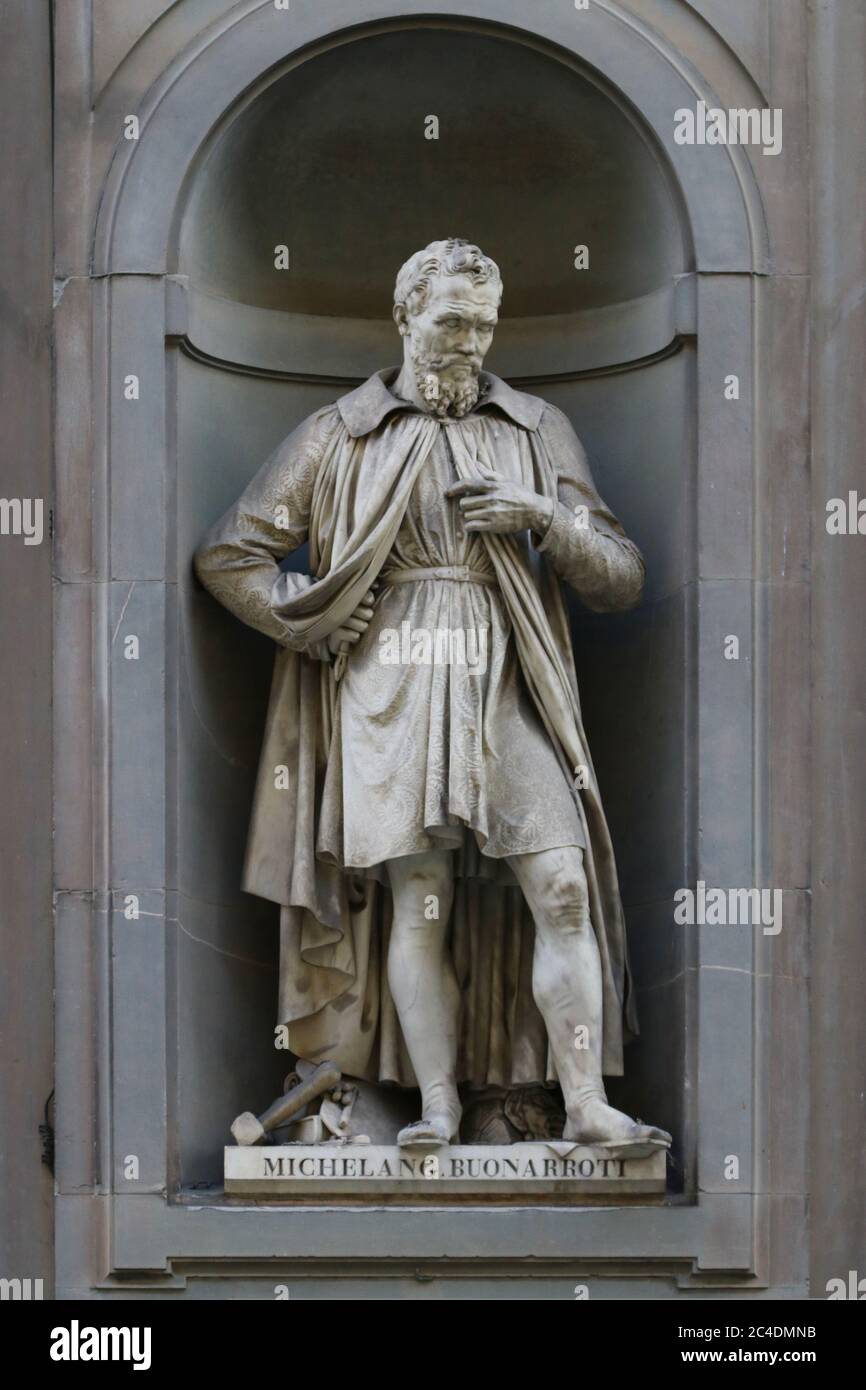 Statue of Michelangelo Buonarroti, outdoor the uffizi museums ...