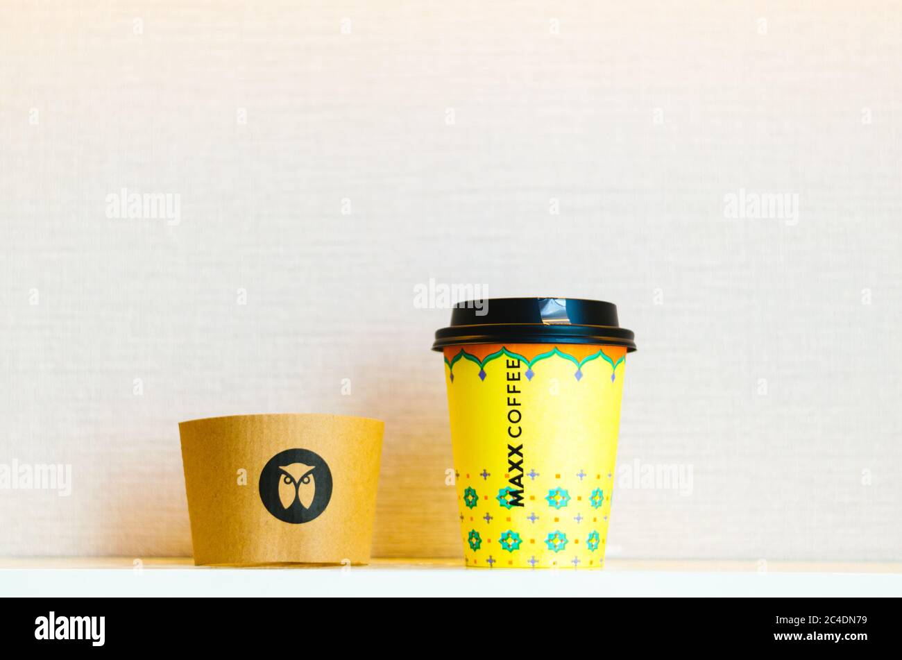 Modern coffee cup logo hi-res stock photography and images - Alamy