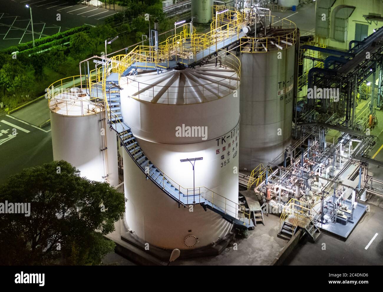 Illuminated factory in Kawasaki, Japan at night Stock Photo - Alamy