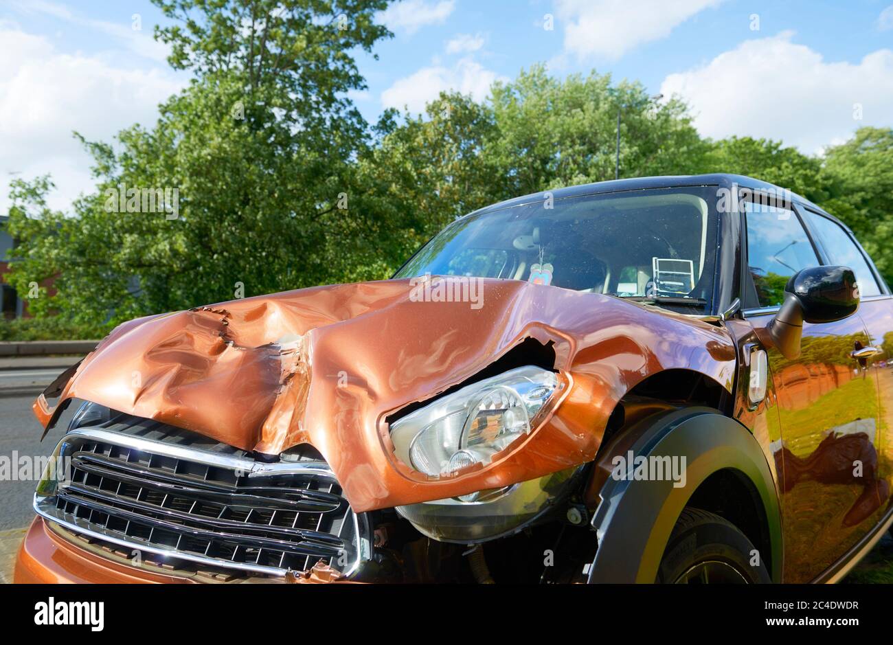 Car front view dented hi-res stock photography and images - Alamy
