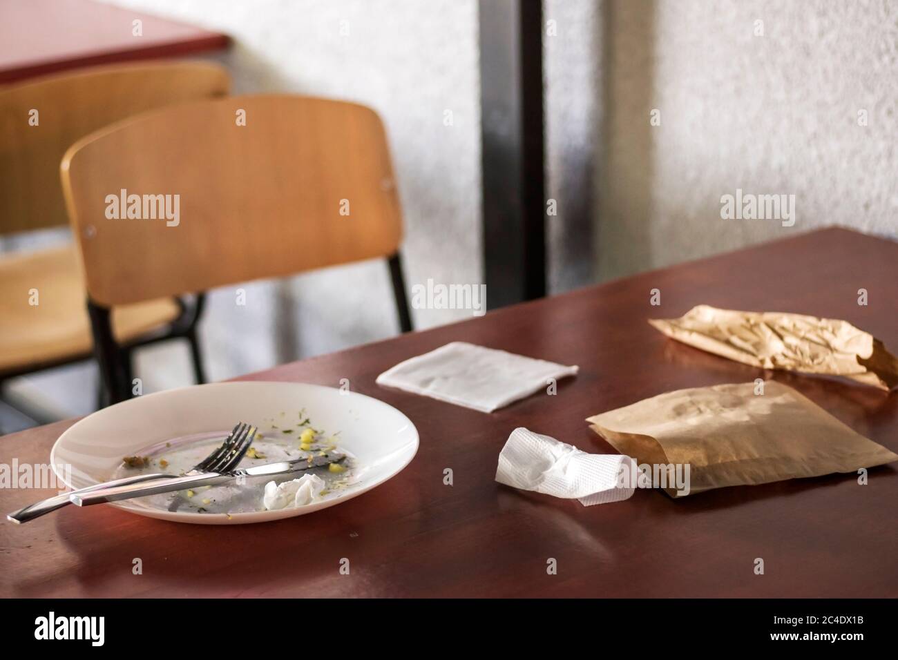 Dirty dinner plates hi-res stock photography and images - Alamy