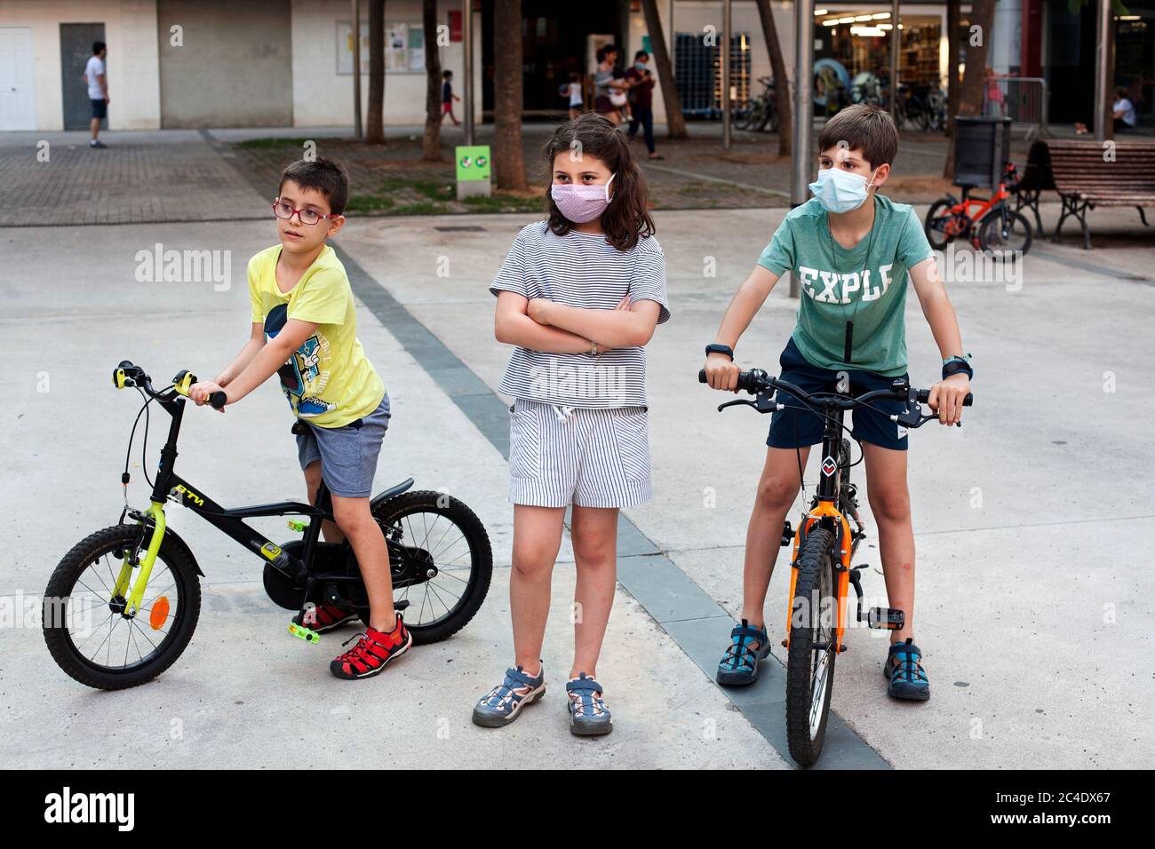Fascinated children hi-res stock photography and images - Alamy