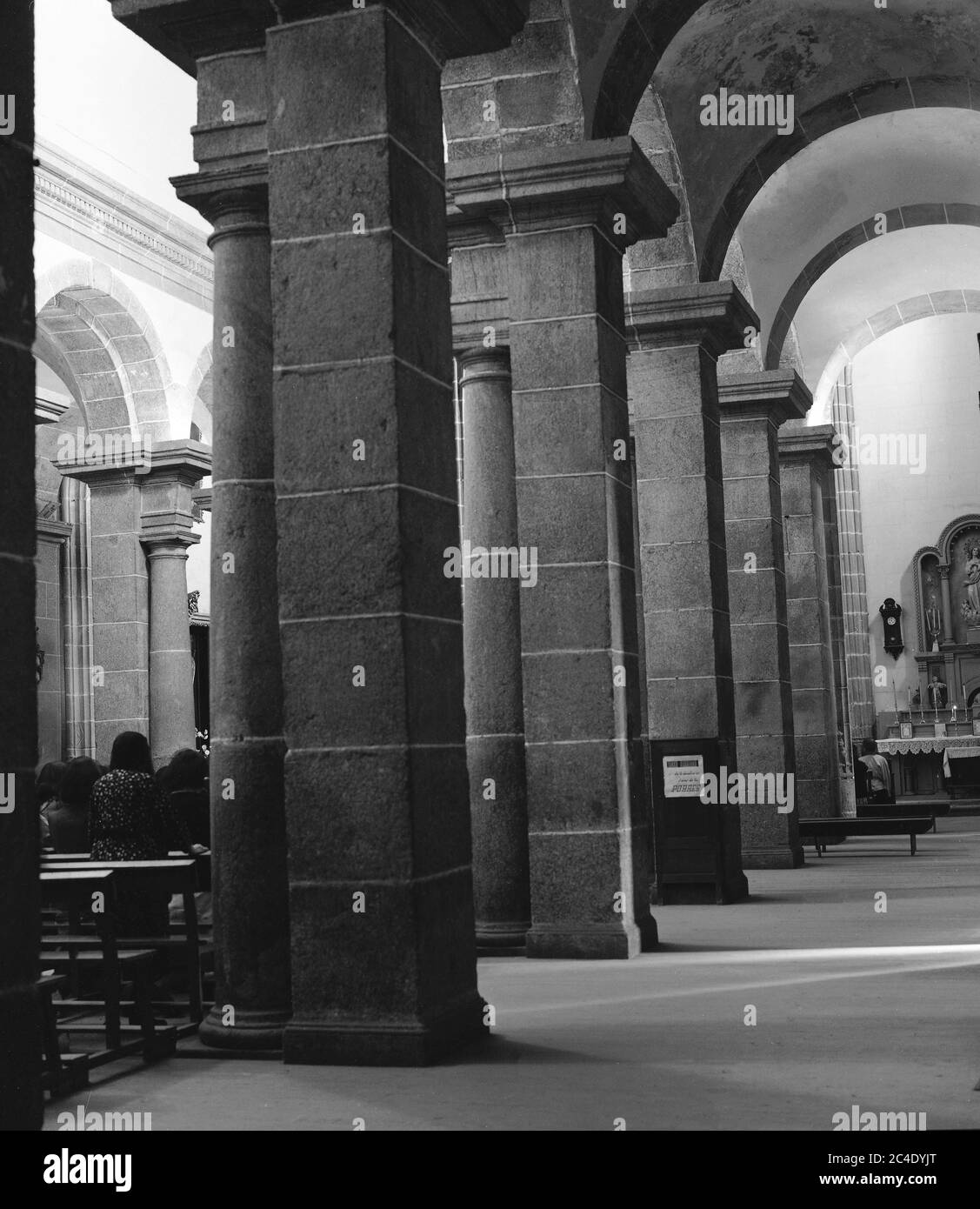 Pilares pilares columnas columnas Black and White Stock Photos & Images ...