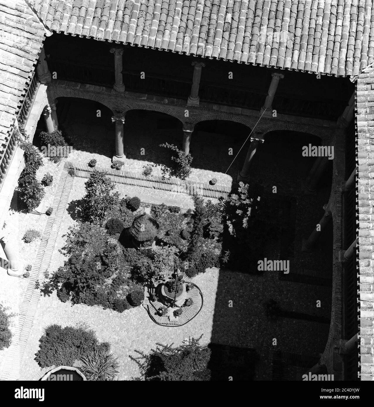 PATIO DEL CASTILLO DE BATRES CONSTRUIDO ENTRE LOS SIGLO XV Y XVI ...