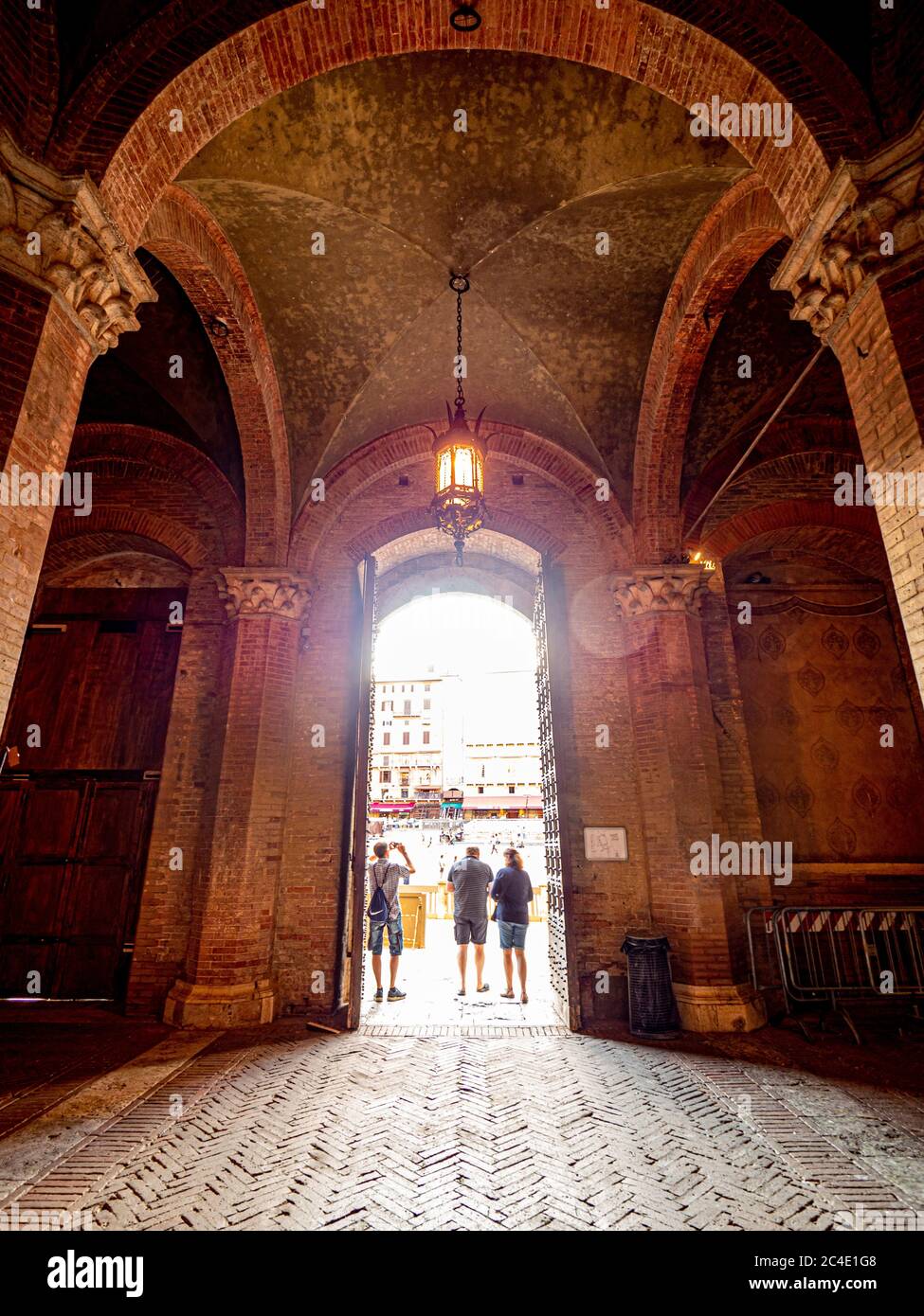 Palazzo courtyard with arched ceiling hi-res stock photography and ...