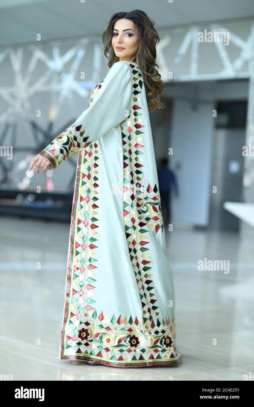 Arab Women in Traditional arab Dress Stock Photo - Alamy