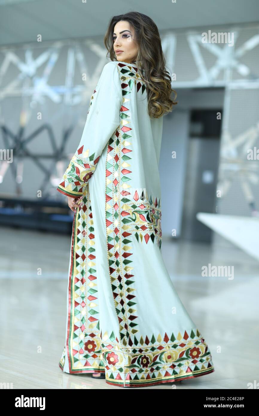 Arab Women in Traditional arab Dress Stock Photo - Alamy