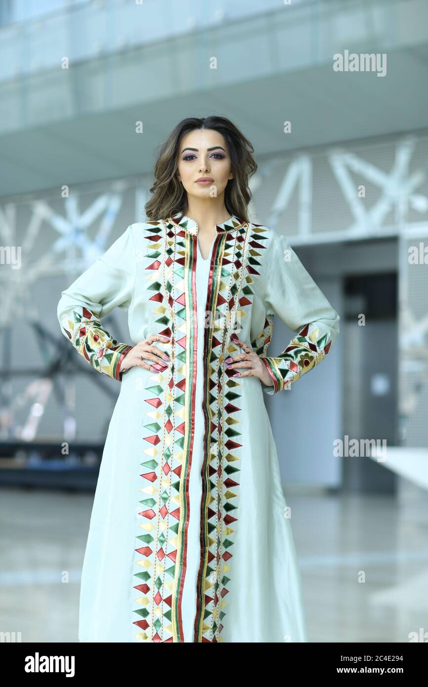 Arab Women in Traditional arab Dress Stock Photo - Alamy