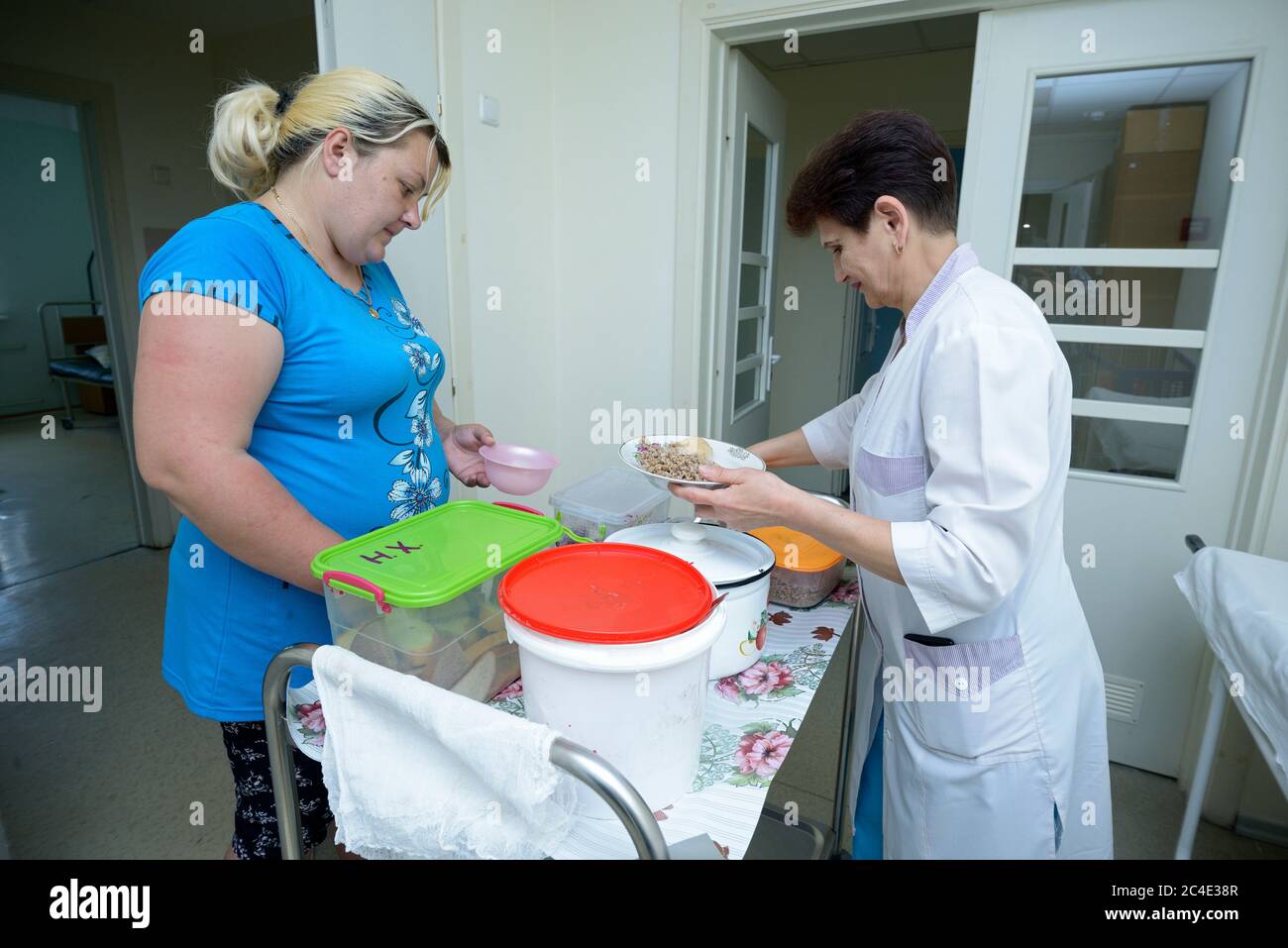 Hospital food trolley hi-res stock photography and images - Alamy