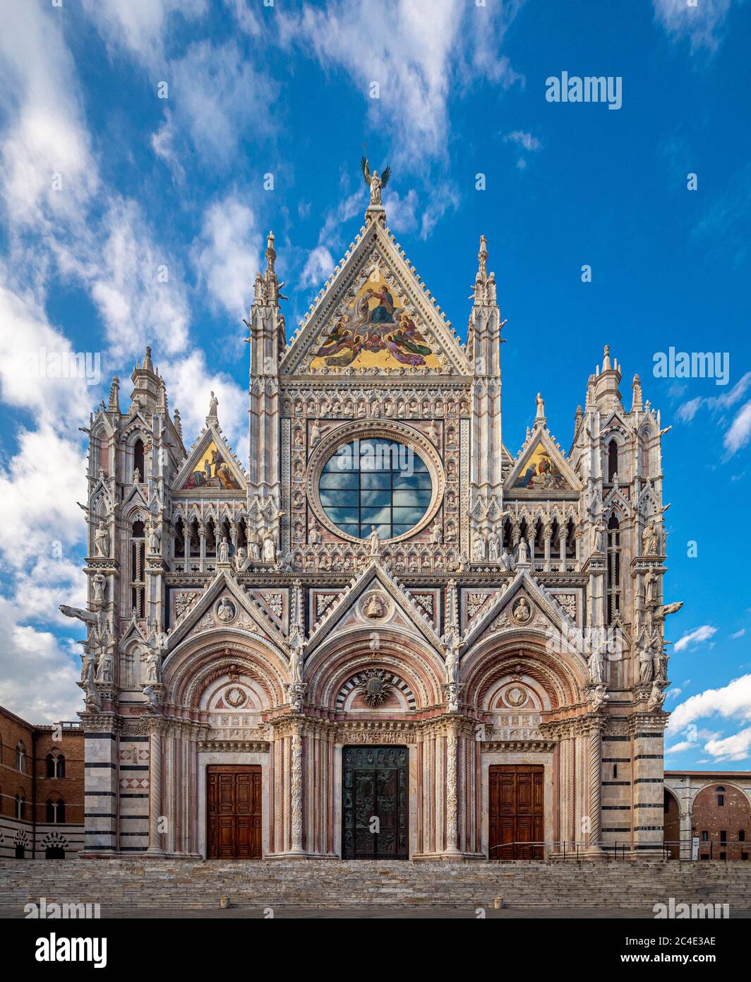 Cathedral door siena hi-res stock photography and images - Alamy