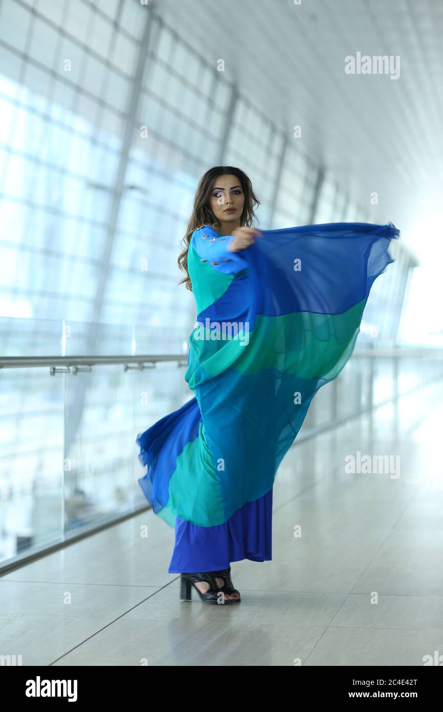 Arab Women in Purple Traditional Dress Stock Photo - Alamy