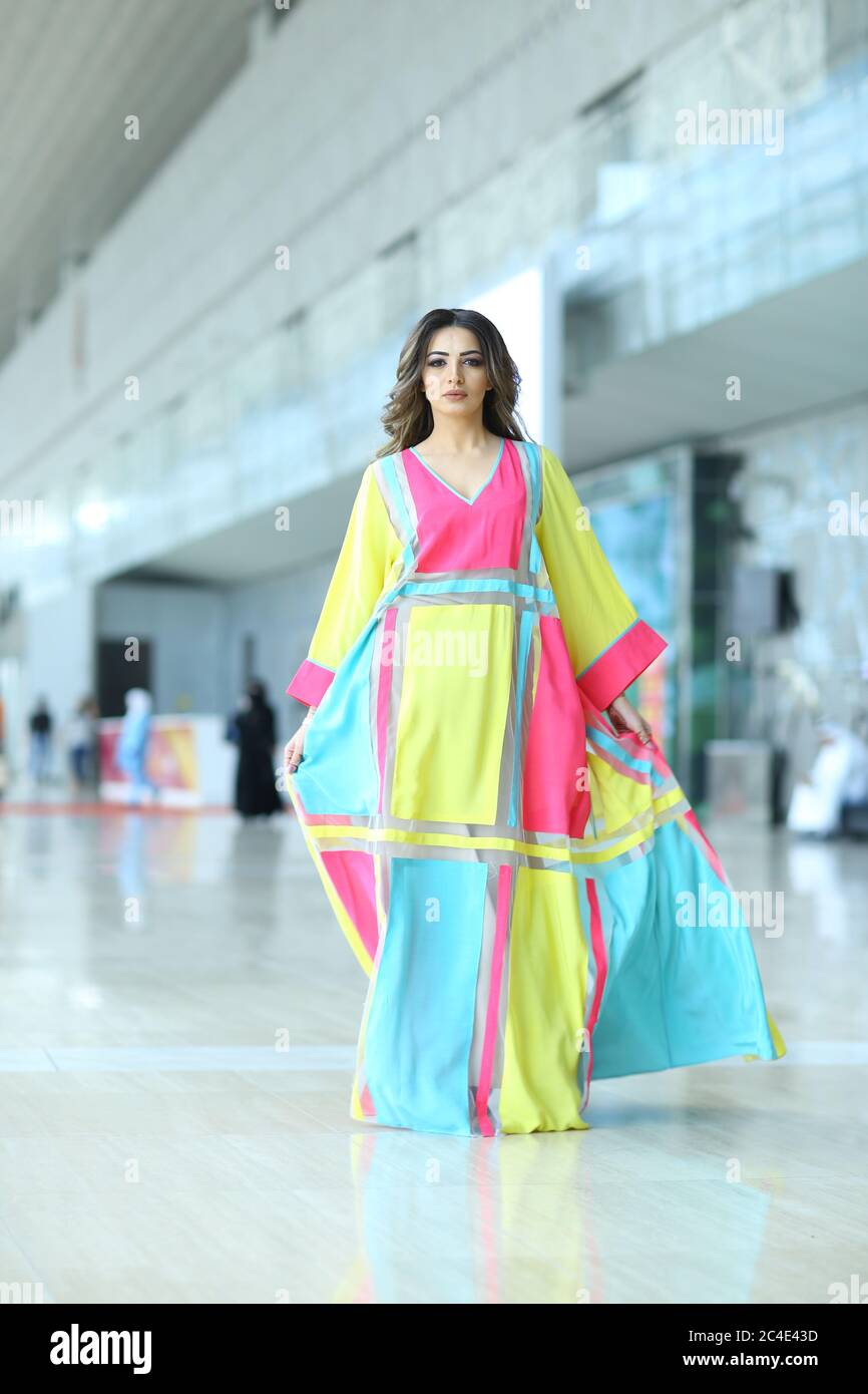 Arab Women in Traditional Arab Dress Stock Photo - Alamy