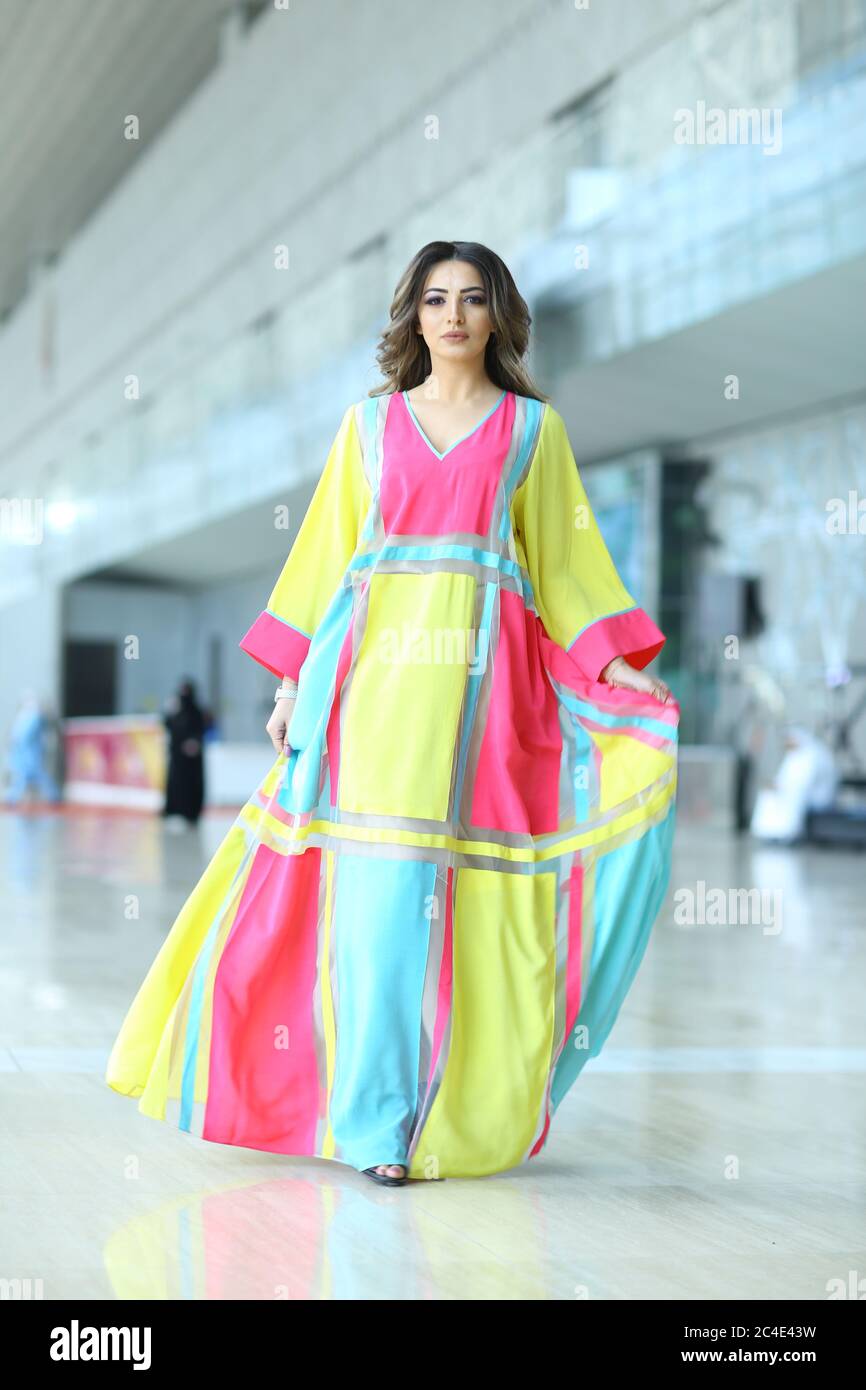 Saudi arabia woman traditional dress hi-res stock photography and ...