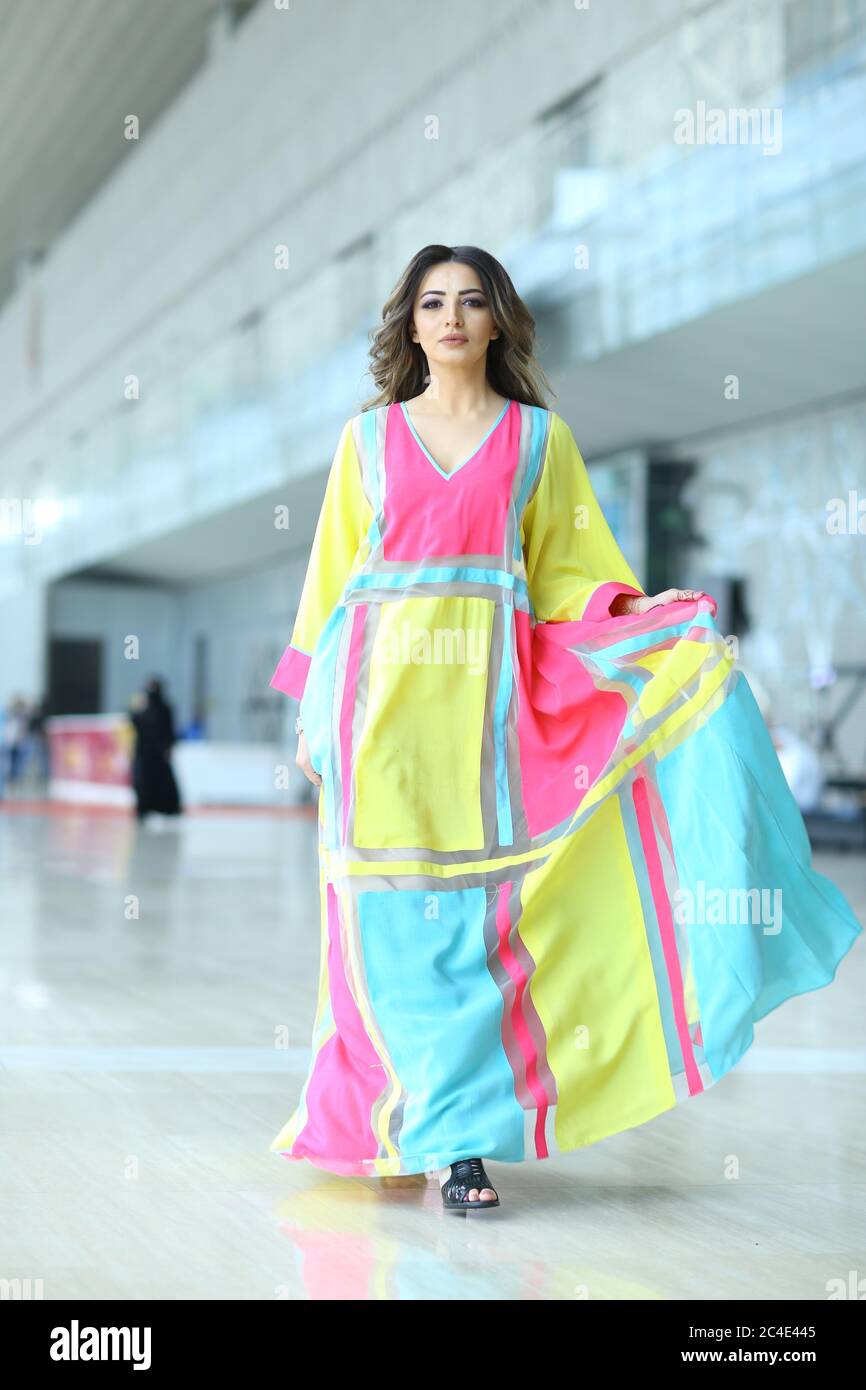 Arab Women in Traditional Arab Dress Stock Photo - Alamy