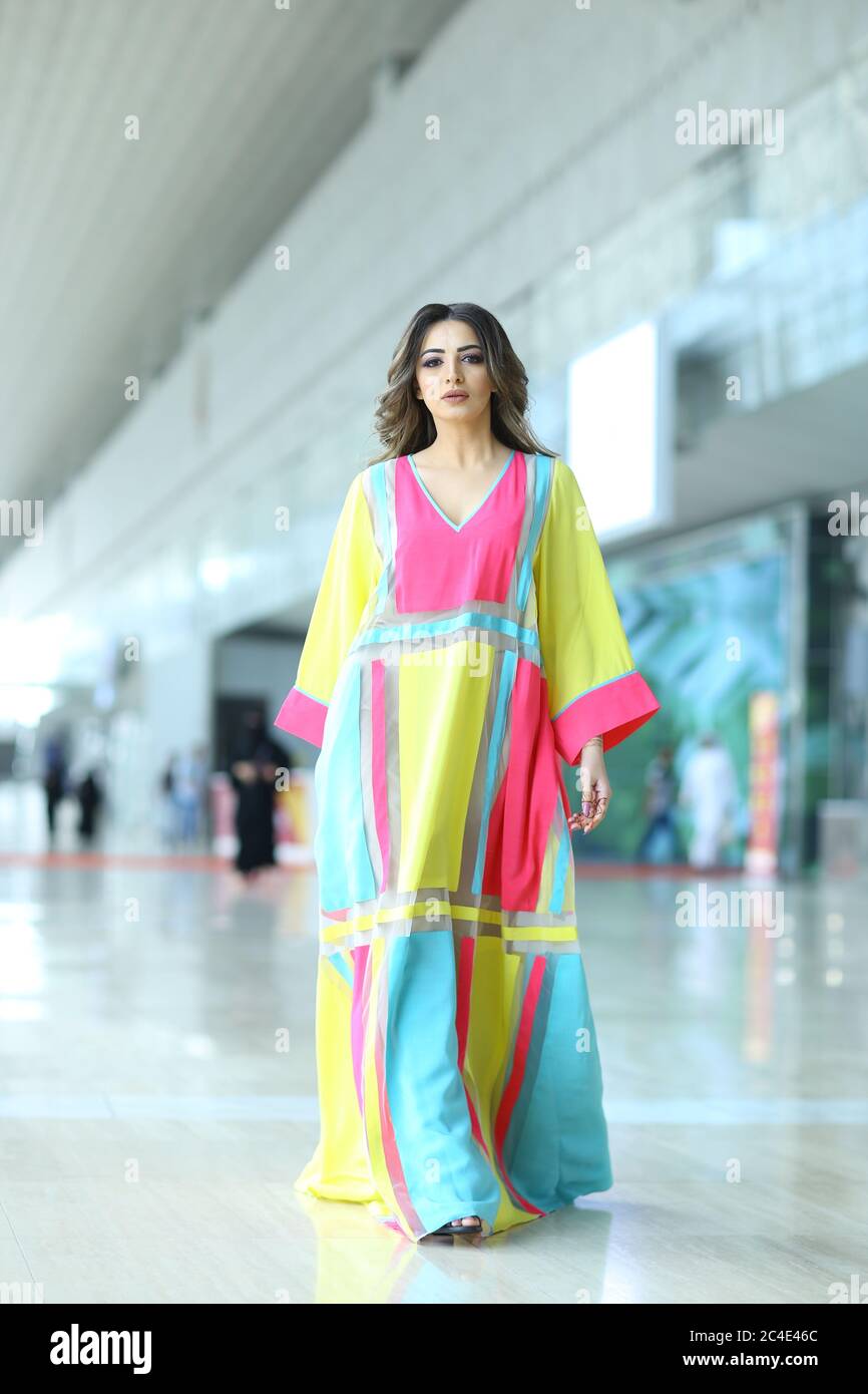Saudi arabia woman traditional dress hi-res stock photography and ...