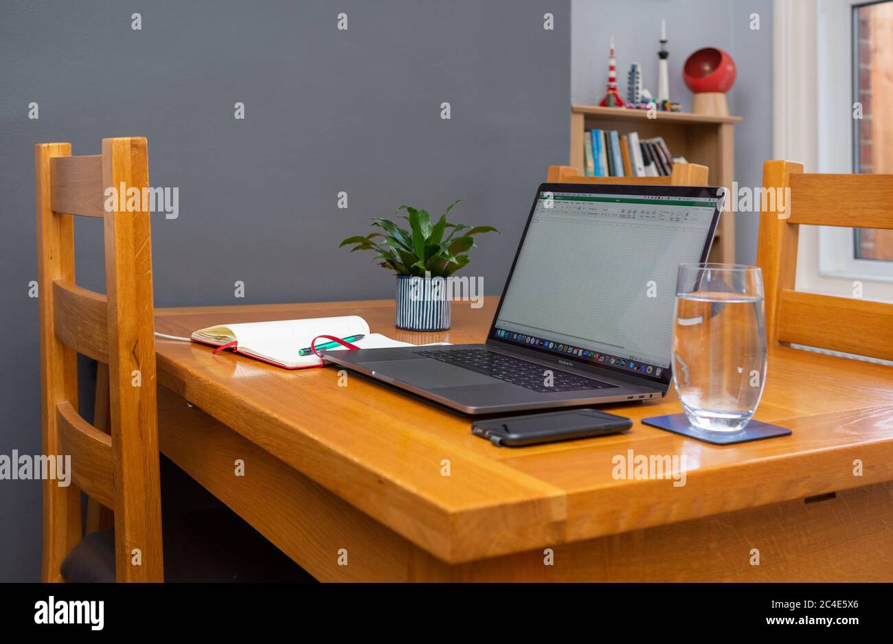 Small working table hi-res stock photography and images - Alamy