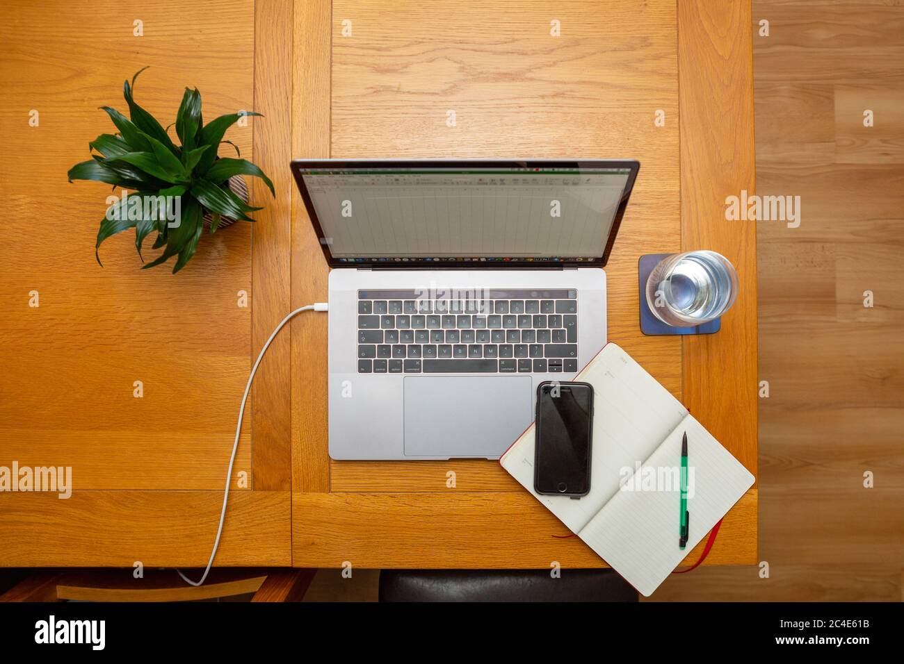 Macbook setup hi-res stock photography and images - Alamy
