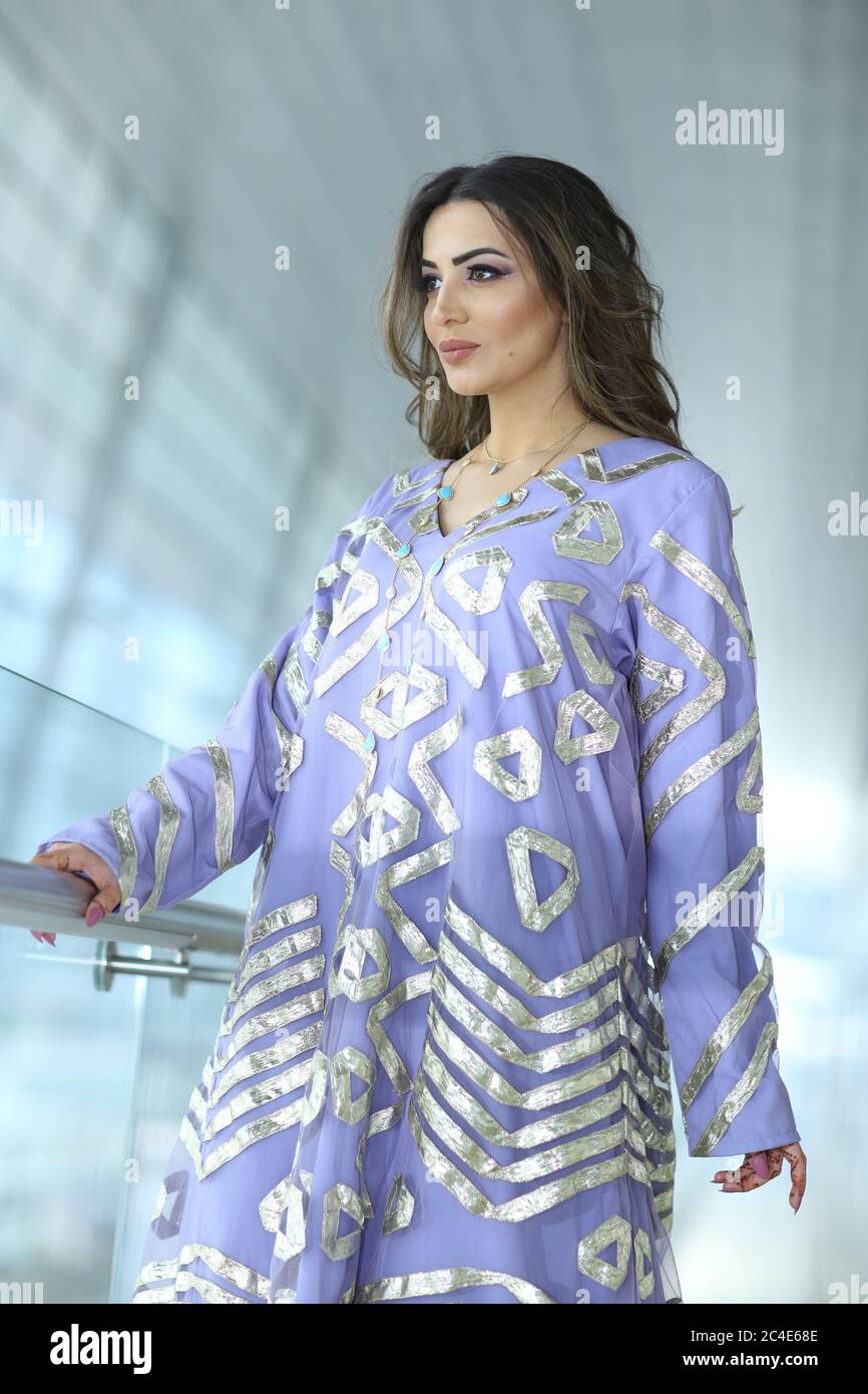 Arab Women in Purple Traditional Dress Stock Photo - Alamy
