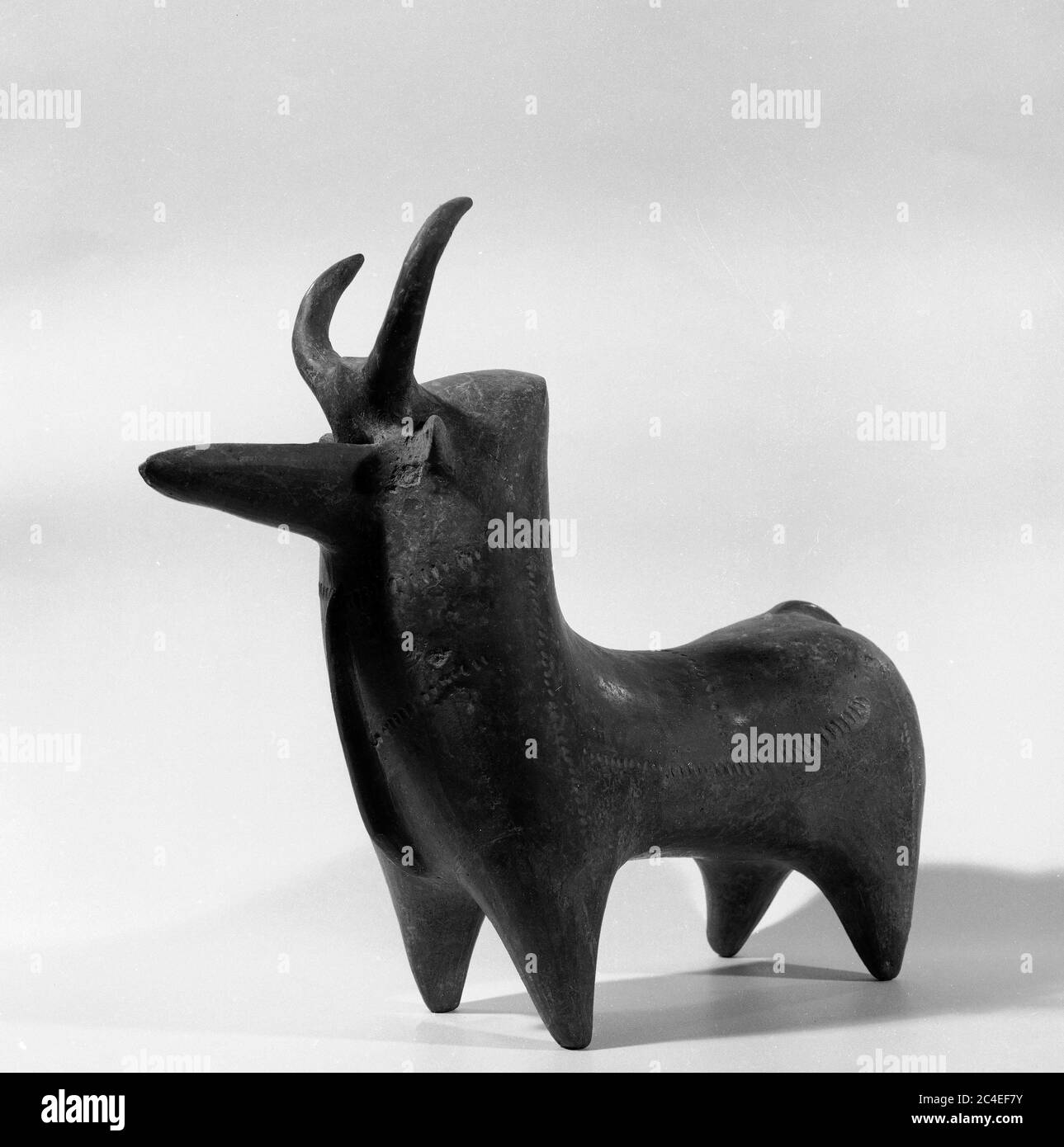 CERAMICA IRANI - CEBU DE BARRO ROJIZO - FOTOGRAFIA EN BLANCO Y NEGRO ...