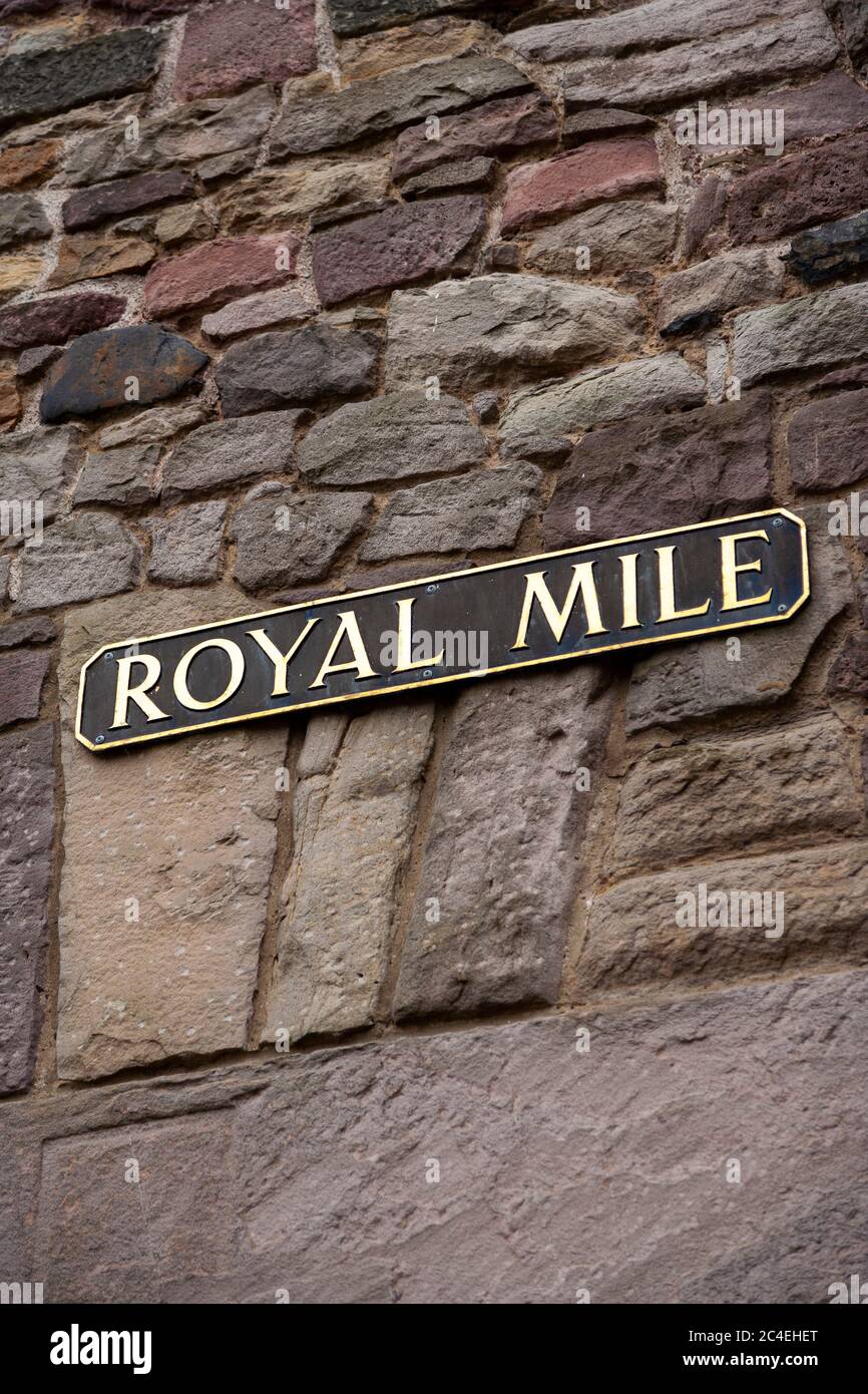 Street signs royal mile edinburgh hi-res stock photography and images ...