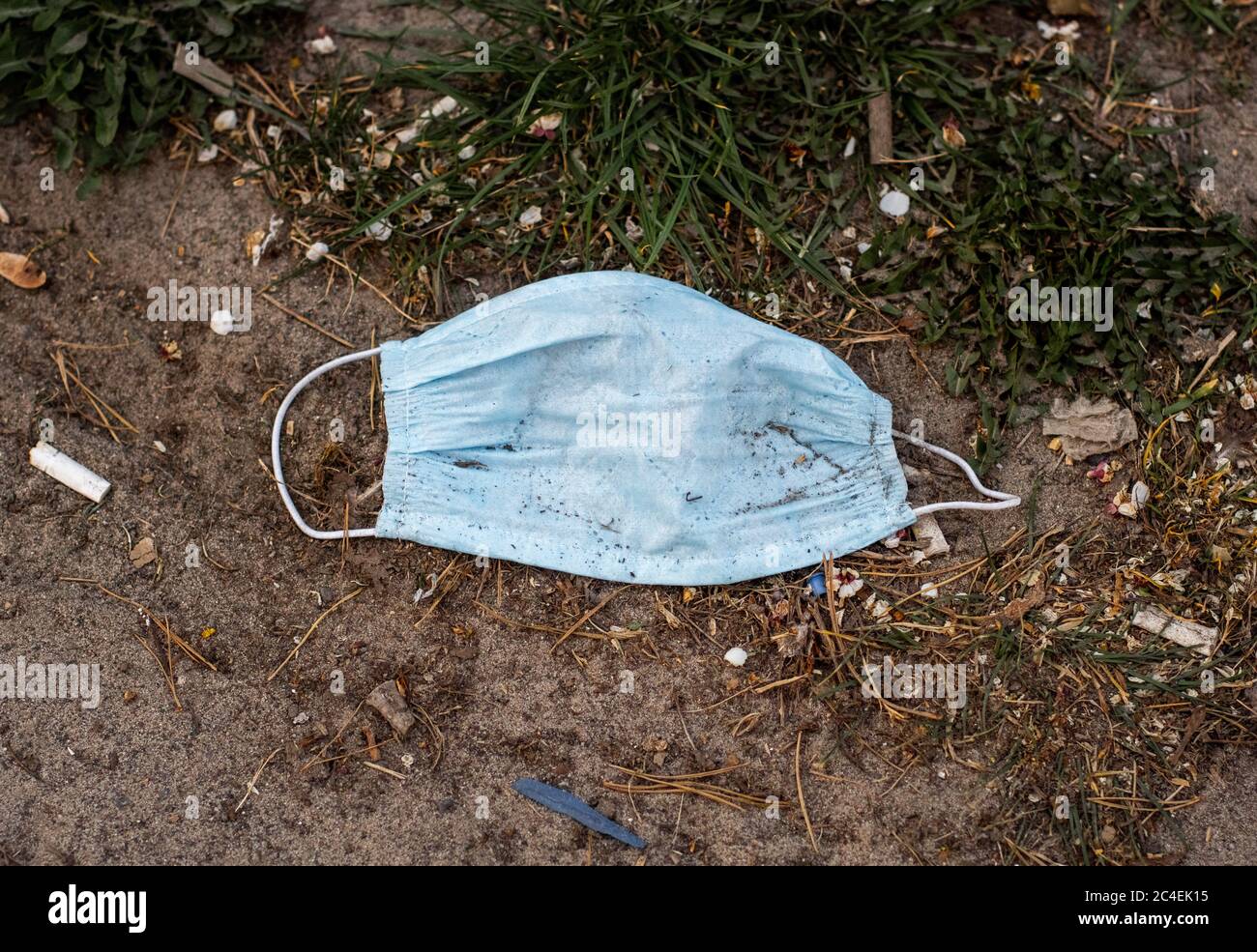 Surgical face masks on the ground hi-res stock photography and images ...