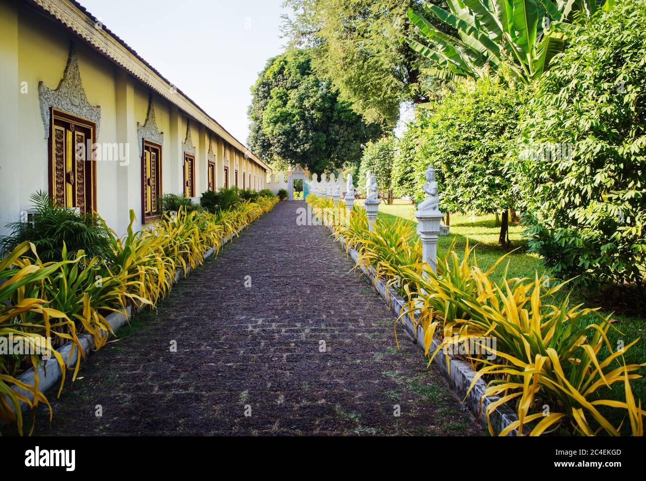 Courtyard outside the Royal Palace of Phnom Penh, Cambodia, Southeast ...