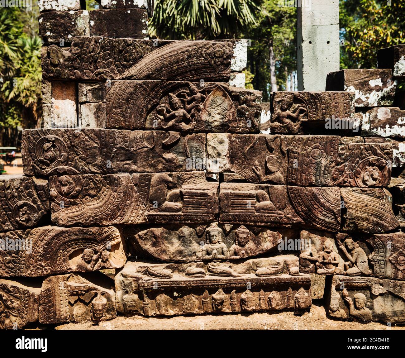 Wall carving detail of bayon temple, Angkor wat, Siem Reap, cambodia ...