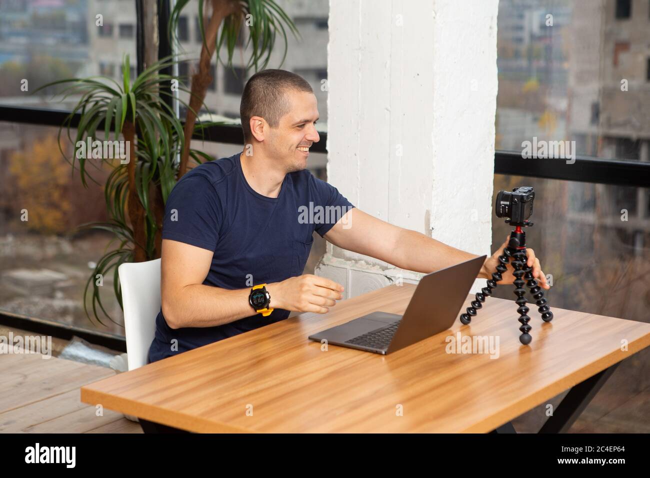 Man filming at home hi-res stock photography and images - Alamy