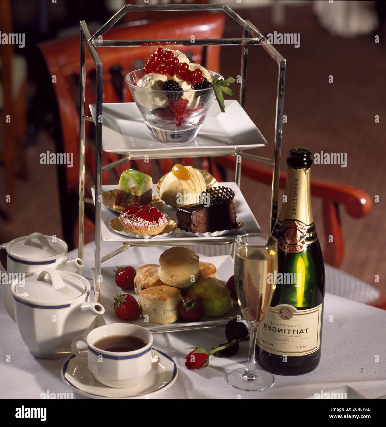 Champagne saucer hi-res stock photography and images - Alamy
