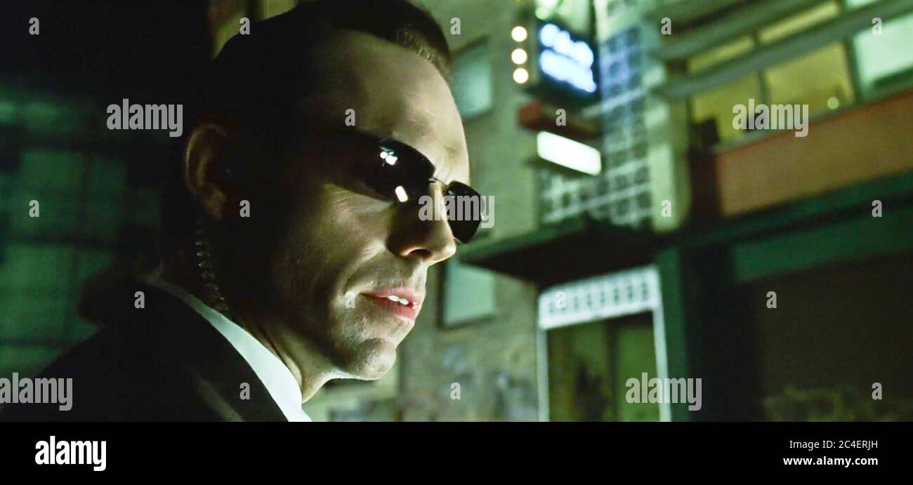 USA. Hugo Weaving in a scene from the ©Warner Bros film : The Matrix ...