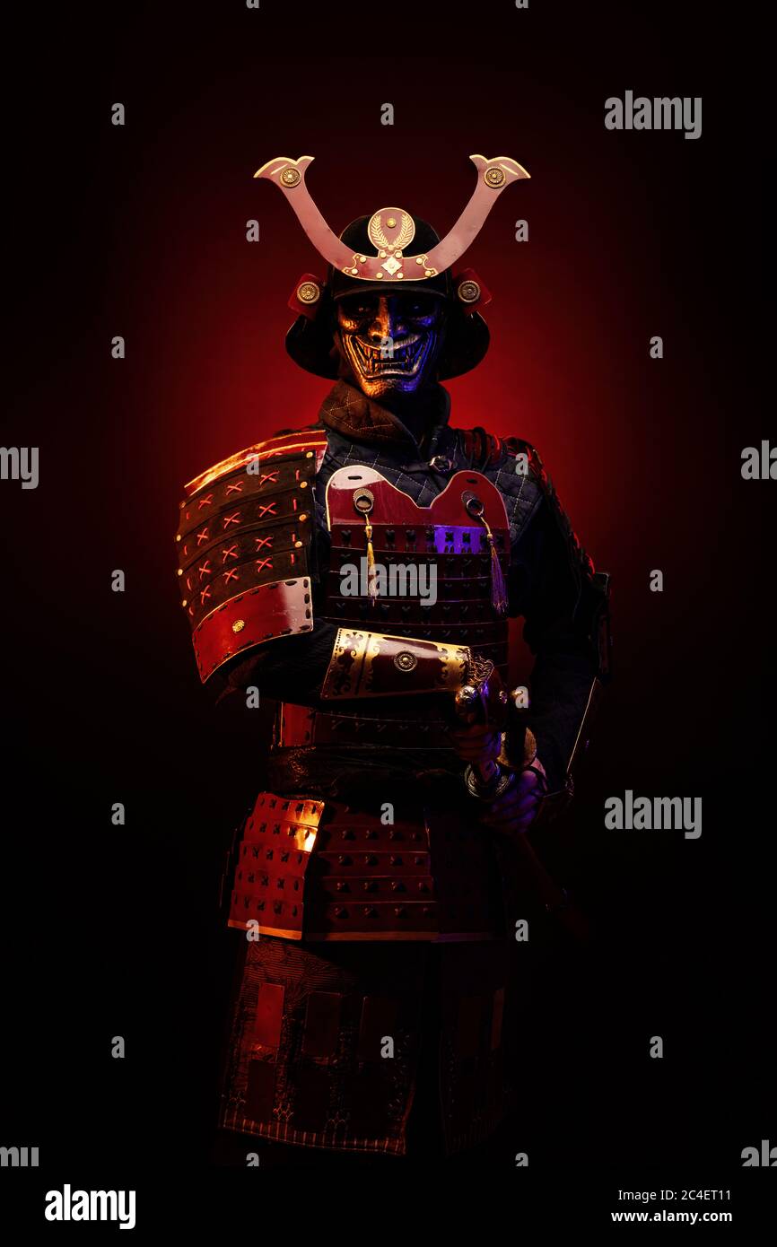Red samurai warrior hi-res stock photography and images - Alamy