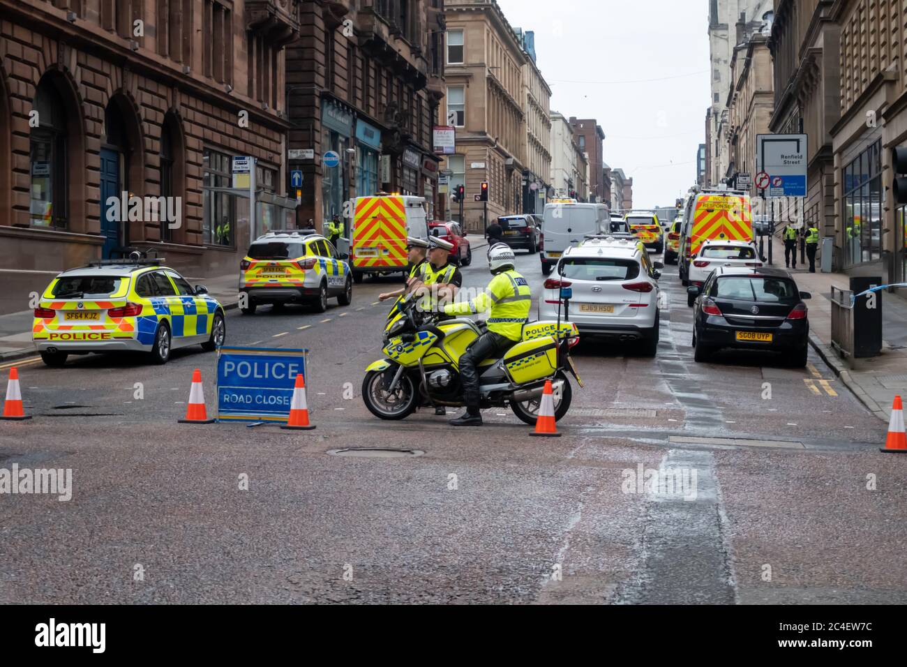 Emergency street scene glasgow hi-res stock photography and images - Alamy